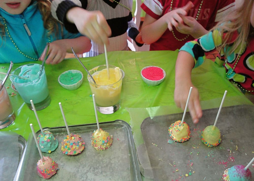 Farmgirl's Dabbles "Balcony Girls" Make Spring Brownie Pops ...