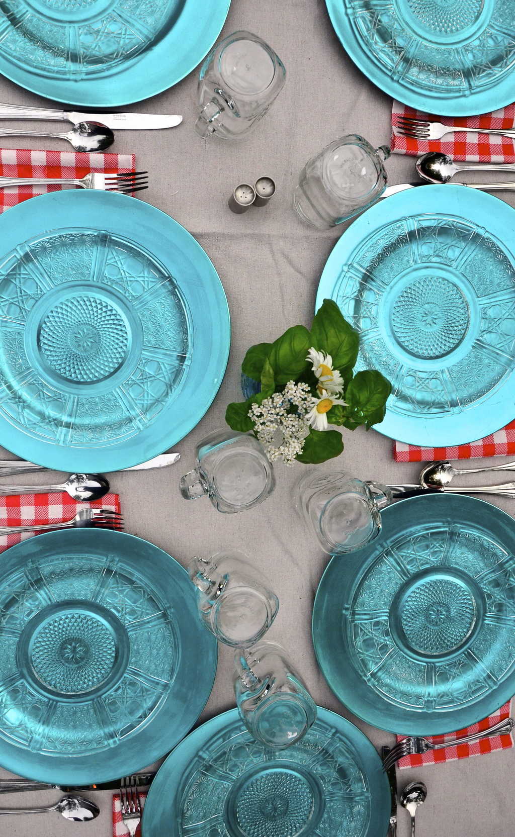 Table Setting Ideas for 4th of July and Basil Tabletop