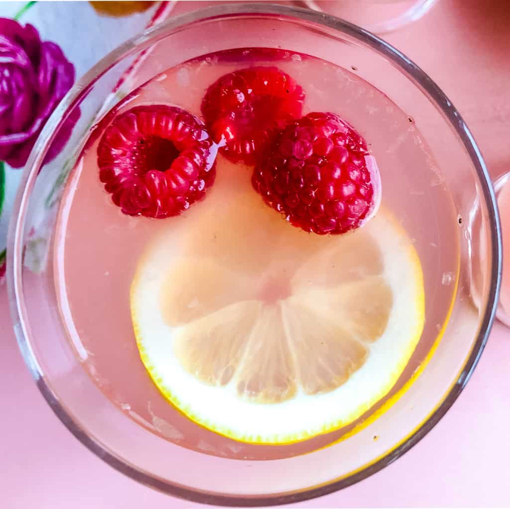 Easy Raspberry Lemonade Recipe - Reluctant Entertainer
