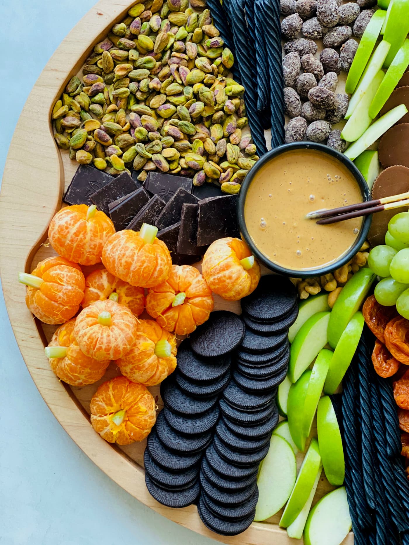 Happy Halloween Snack Board - Reluctant Entertainer