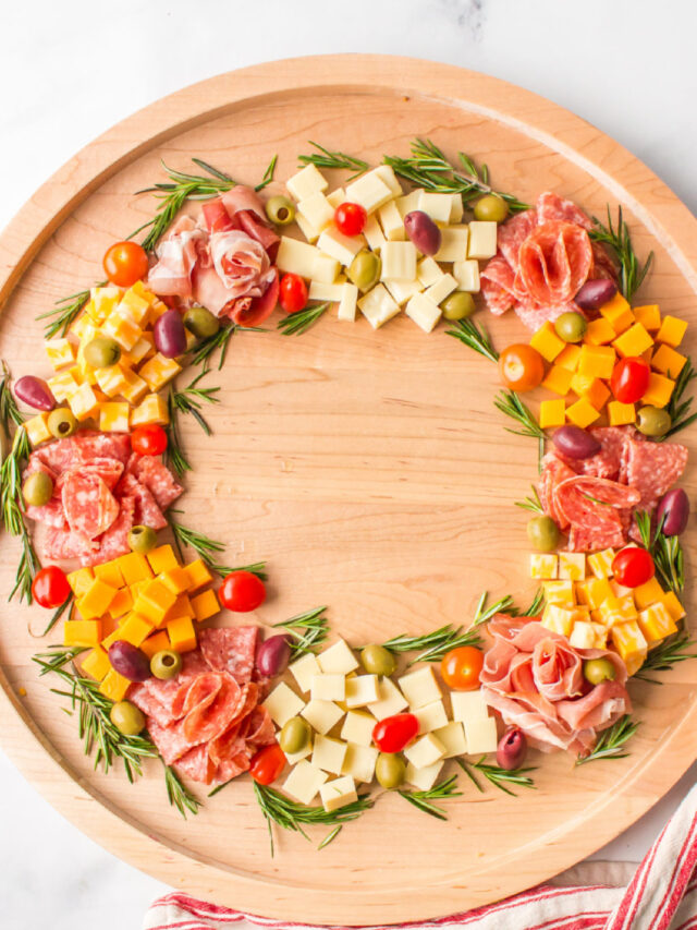 Holiday Cheese Wreath - Reluctant Entertainer