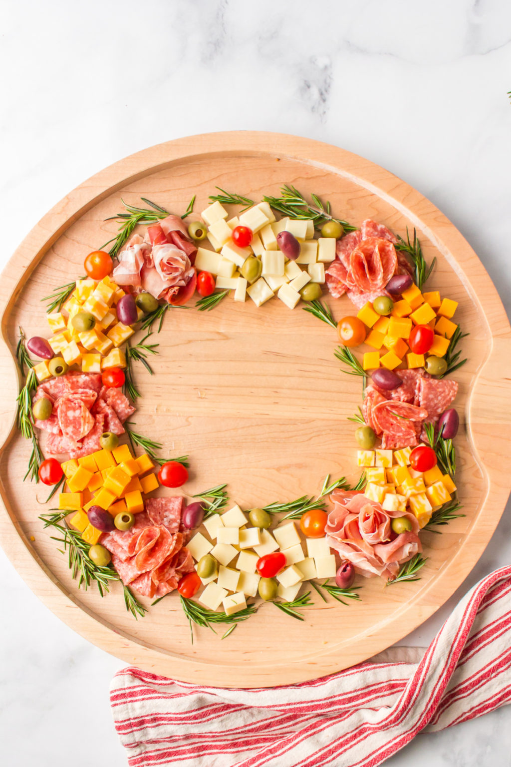 Christmas Wreath Charcuterie Board - Reluctant Entertainer