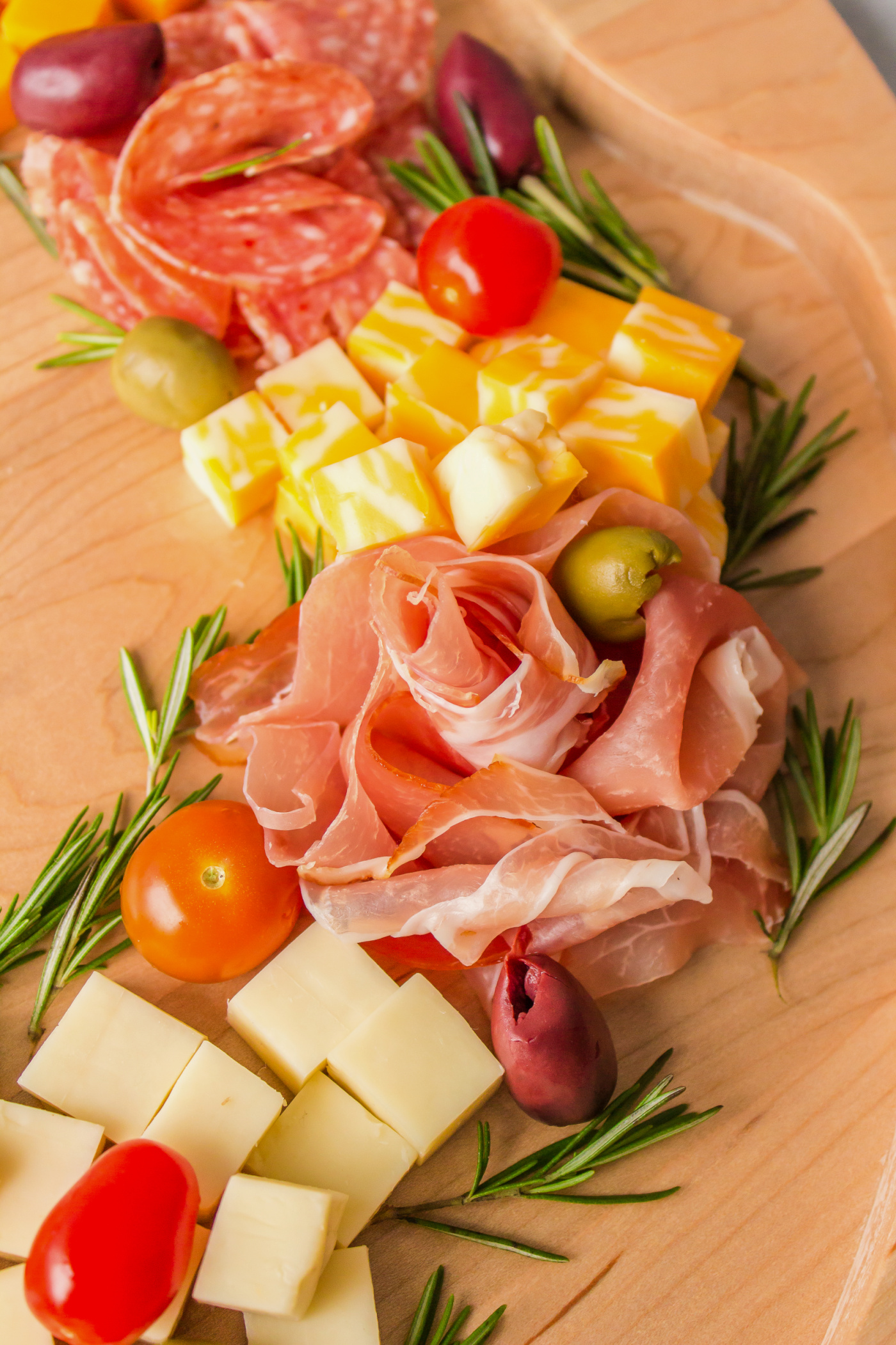 Holiday Cheese Wreath - Reluctant Entertainer