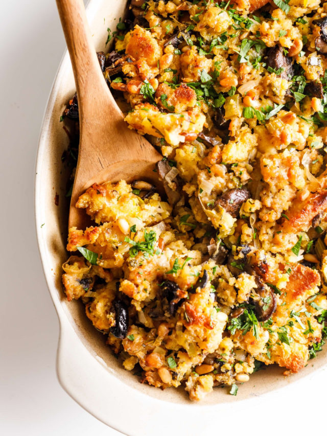 Easy Cornbread Stuffing Recipe - Reluctant Entertainer